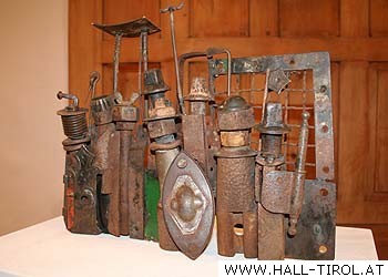 CIRO - Kunstobjekte von Roberto Cipollone in der Altstadtgalerie Hall in Tirol